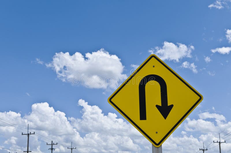 Strada Di Simbolo Di Inversione a U in Città Rustica Fotografia Stock ...