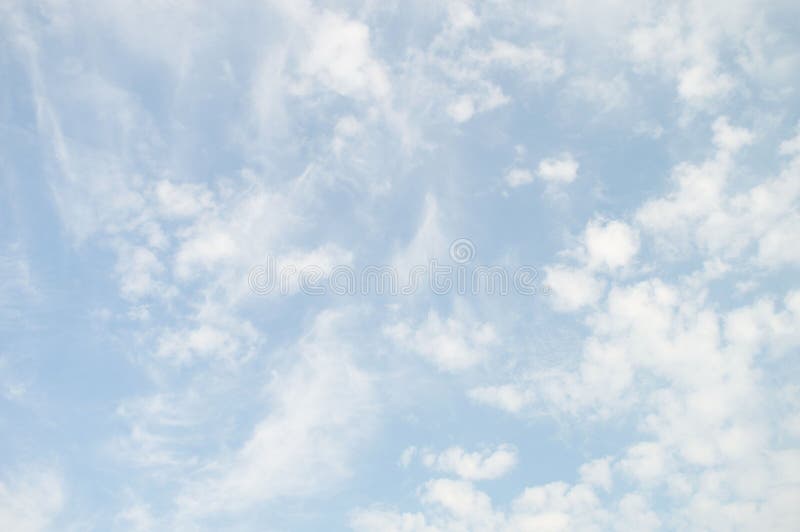 Cielo Con Diferentes Tipos De Nubes Imagen de archivo - Imagen de nubes ...
