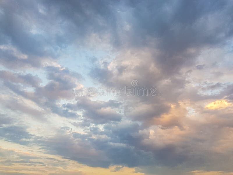 Cielo Con Fondo De Paisaje De Nubes Foto de archivo - Imagen de ...