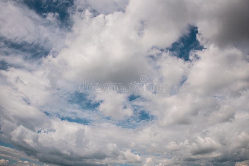 Cielo con nubes imagen de archivo. Imagen de ambiente - 171085877