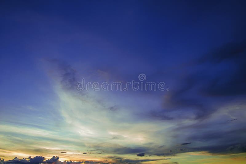 Cielo crepuscular foto de archivo. Imagen de extracto - 101218892