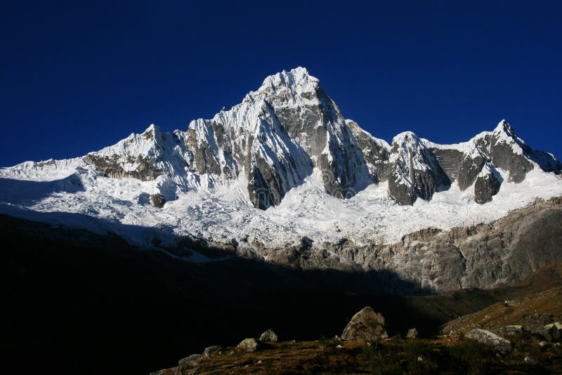 Cielo Delle Ande E Montagna Nevosa Fotografia Stock - Immagine di ...