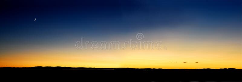 Cielo Arancione-giallastro Al Tramonto Fotografia Stock - Immagine di ...