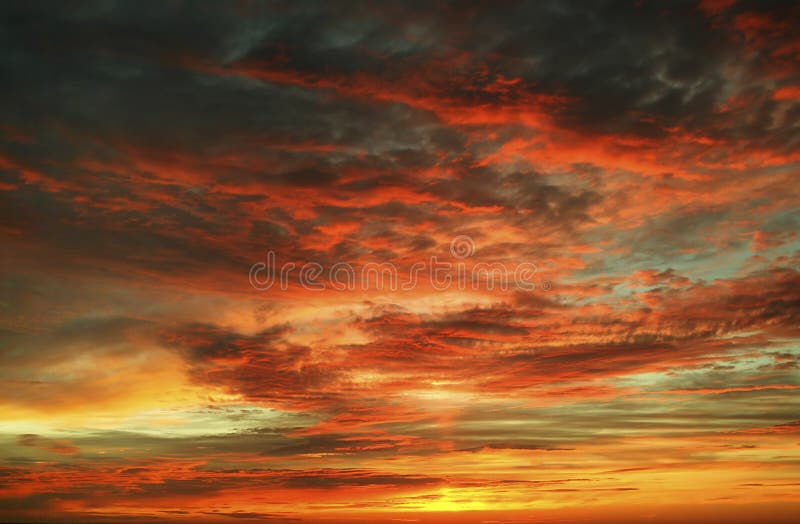 Cielo hermoso foto de archivo. Imagen de rayos, cubo, nublado - 1360194