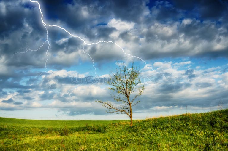 Cielo. Fulmini Nel Cielo. Nuvole Scure Immagine Stock - Immagine di ...