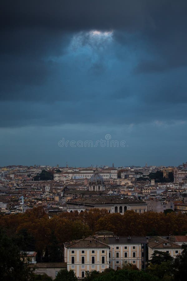 Cielo Sobre Roma Lazio Italy Fotografía editorial - Imagen de nube ...