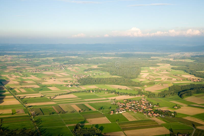 Cielo sobre Wengi imagen de archivo. Imagen de ciudad - 8309475