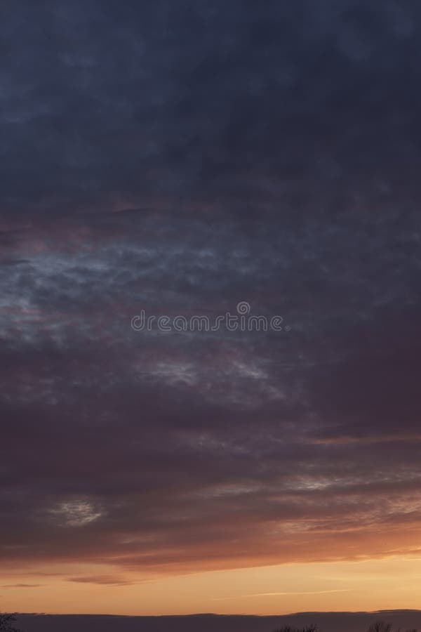 Cielo Vertical De Atardecer Para Fondo Foto de archivo - Imagen de ...