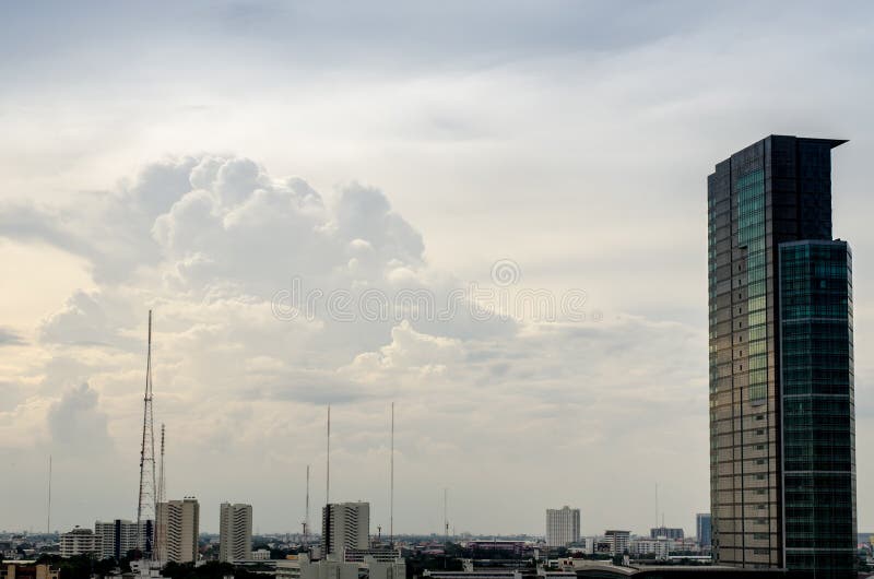 Cielo Y Fondo Y Edificio De Las Nubes Foto de archivo - Imagen de cielos, celaje: 44498144