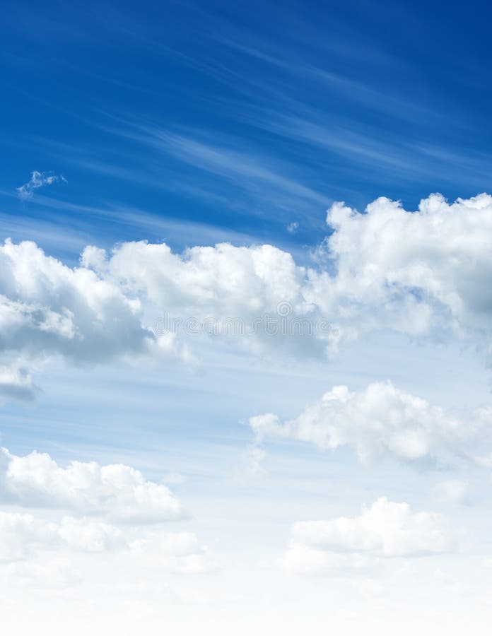 Cielo Y Foto De La Vertical De Las Nubes Foto de archivo - Imagen de ...