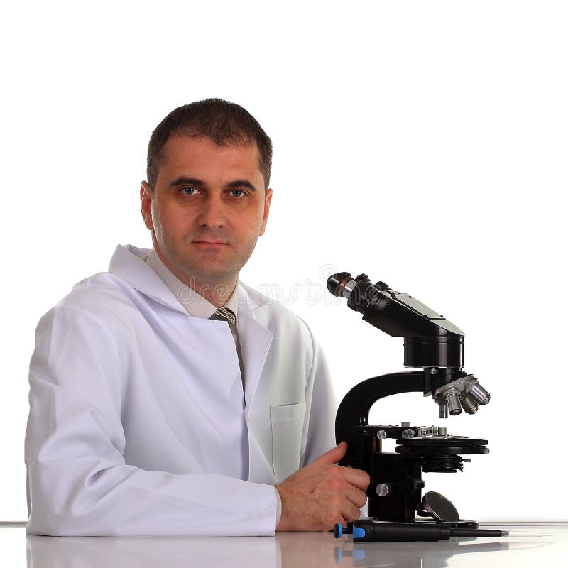 Científico Con El Microscopio Aislado En Blanco Foto de archivo ...