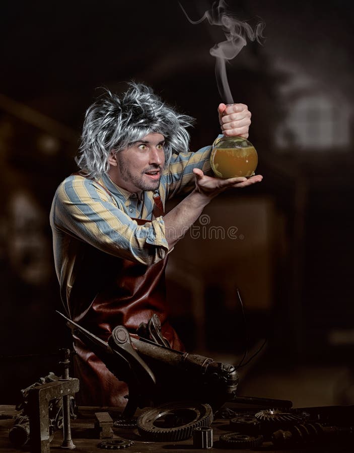 Médico Científico Loco Haciendo Experimentos En Un Laboratorio Imagen ...