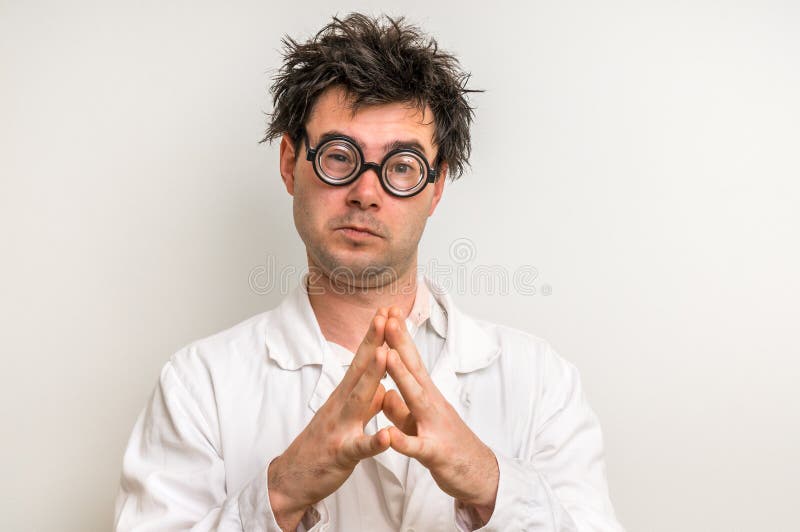 Científico Loco Que Realiza Experimentos En Laboratorio Foto de archivo ...