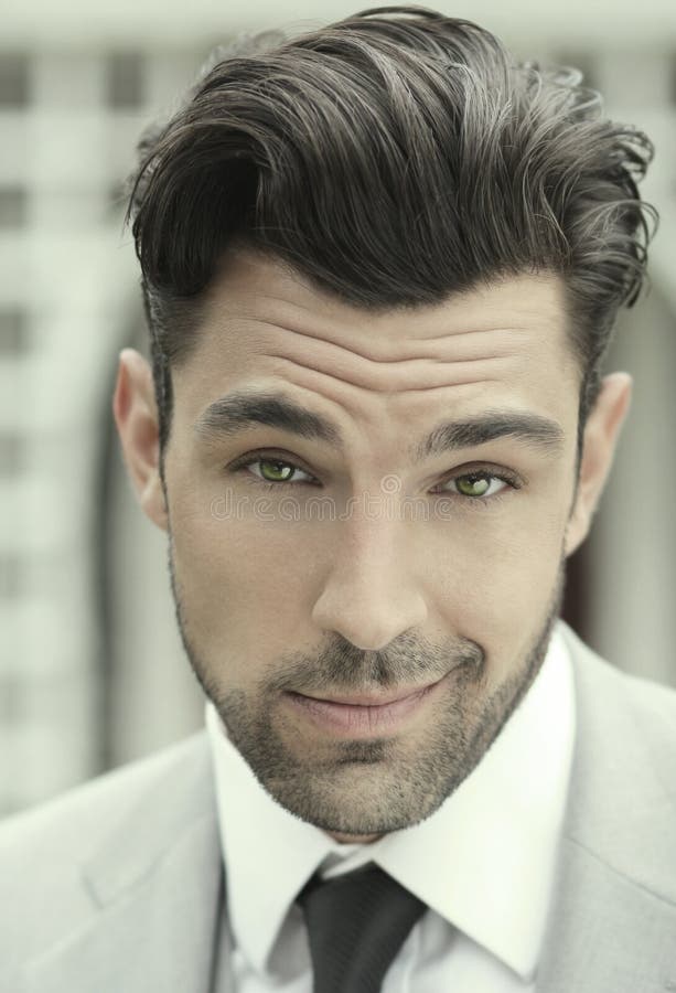 Hombre Trigueno Atractivo Joven Del Caucásico De Los Años 20 Foto de ...