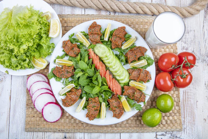 Cig Koft / Comida Tradicional Turca Carne Turca Tradicional En Bruto ...