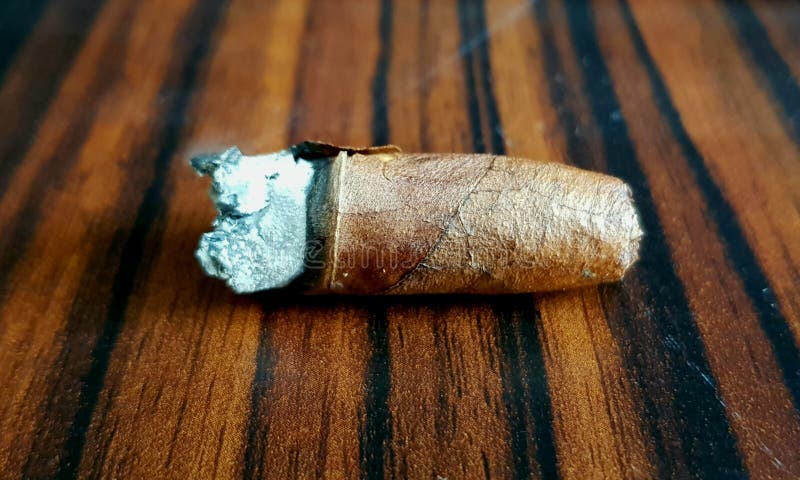 Cigare Cubain Photos Stock - Téléchargez 4,502 Photos libres de droits