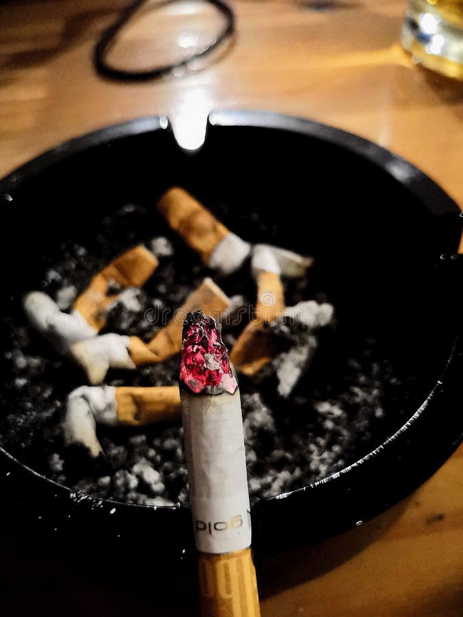 Cigarete duo stock image. Image of chisinau, smoking - 31306911