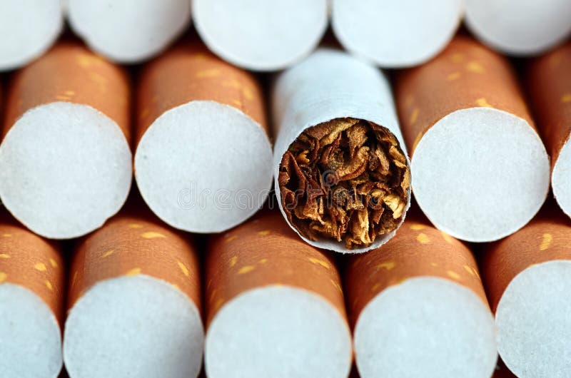 Cigarette Avec Le Filtre Brun Image stock - Image du nicotine, tabac ...