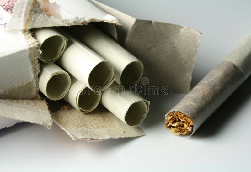 Cigarettes de Papirosa image stock. Image du horizontal - 12689011