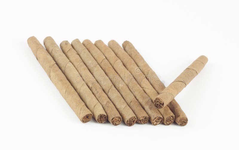 Doos Van Cigarillo's Op Een Witte Achtergrond Op De Doos Staat Een ...