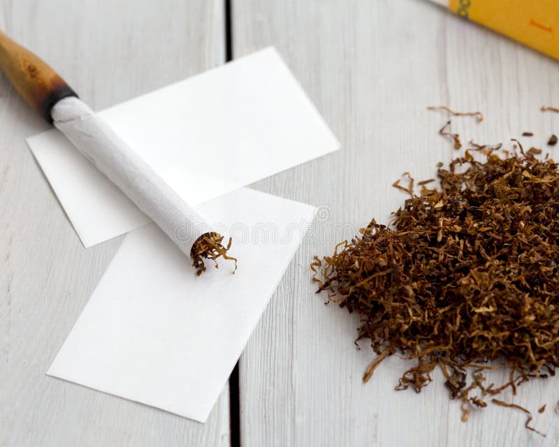 Papel de rollo del tabaco imagen de archivo. Imagen de apego - 28273481