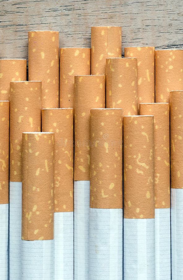 Cigarrillos del tabaco imagen de archivo. Imagen de carton - 67319043