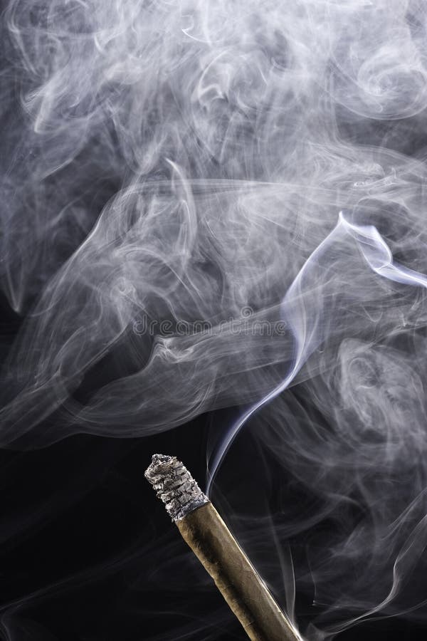 Humo del cigarro imagen de archivo. Imagen de cubano - 13425085