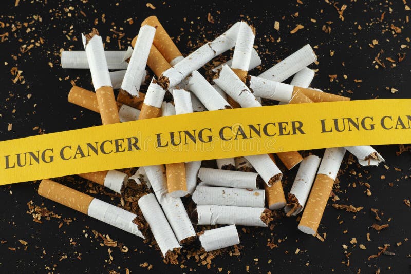 Cigarro Quebrado Com Mensagem Lung Cancer Foto de Stock - Imagem de ...
