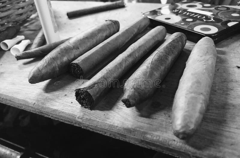 Cigarros dominicanos foto de archivo. Imagen de perspectiva - 119112518