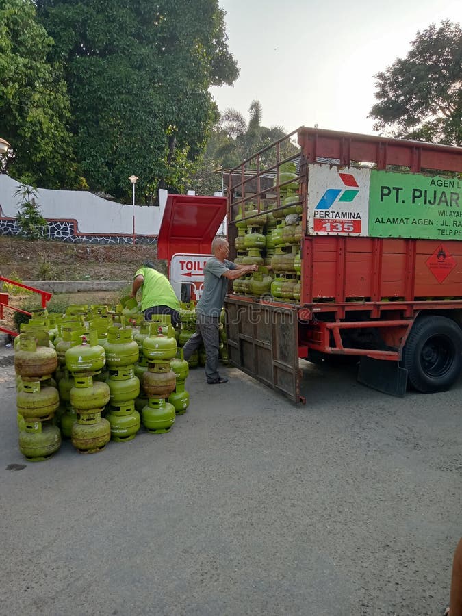 Cikalong Wetan, 1 September 2023. LPG Gas Cylinder Loading and ...