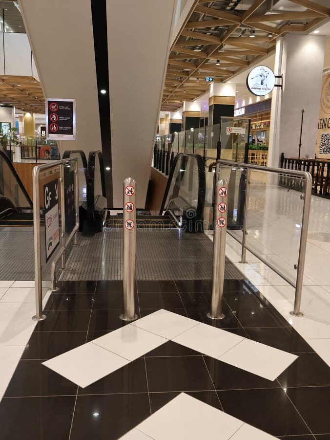 The Atmosphere of the Aeon Mall Editorial Photography - Image of mall ...