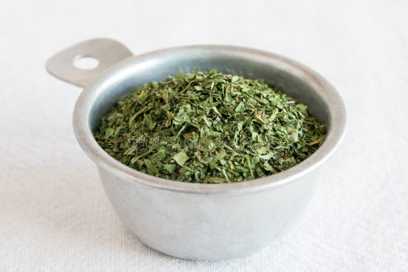Cilantro Seco Num Copo Medida Imagem de Stock - Imagem de coentro ...