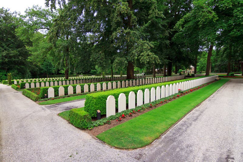 Les Anglais Et Cimetière De Guerre De Commonwealth à Bayeux, France ...