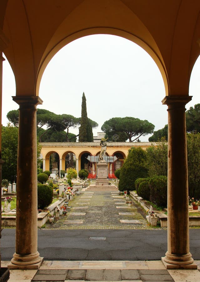 Cimitero Di Verano Del Campo a Roma Fotografia Stock Editoriale ...