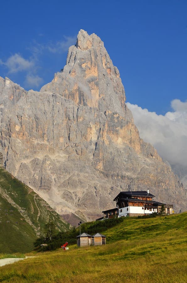 Cimone Spitze in Den Dolomitbergen, Norditalien Stockbild - Bild von ...