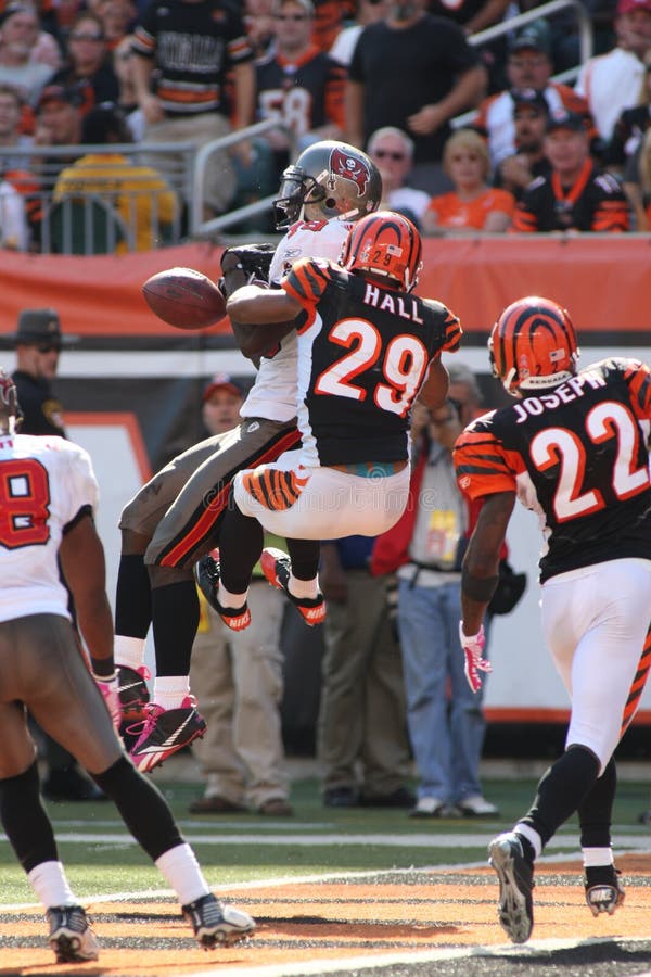 Leon Hall editorial photo. Image of defense, helmet - 186909761