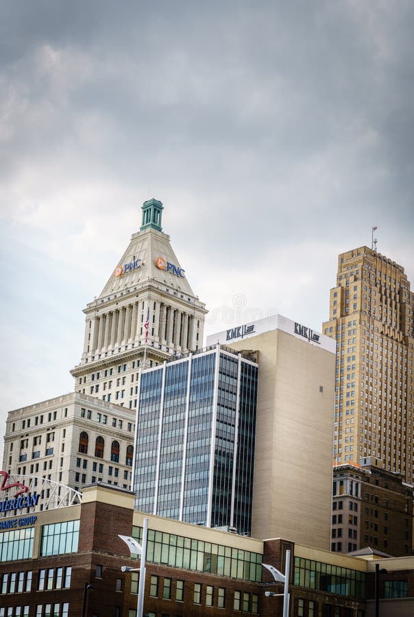 Cincinnati Downtown Skyline Including the Great American Tower and ...