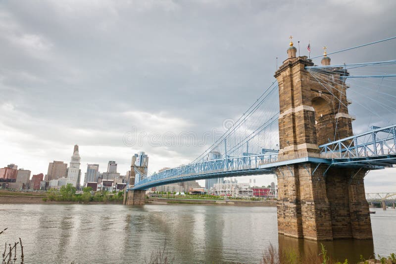 Cincinnati, OH E O Rio Ohio Foto de Stock Editorial - Imagem de marco ...