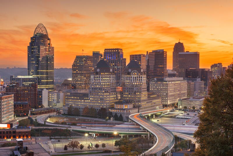 Cincinnati, Ohio, USA Cityscape at Dusk Stock Photo - Image of mount ...