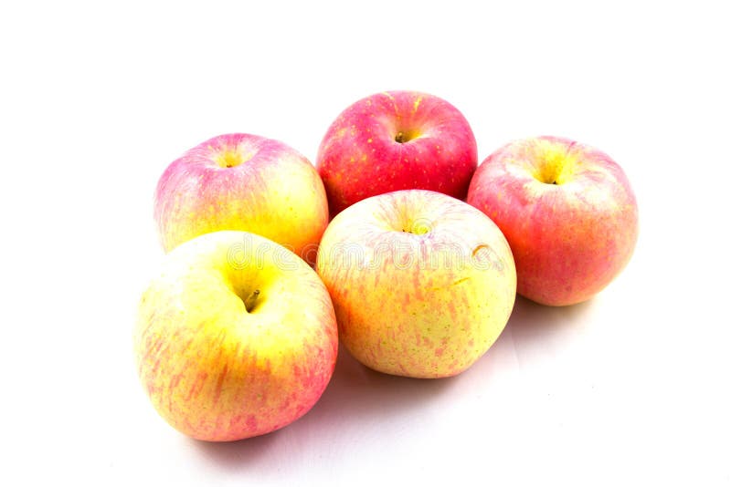 Cinco manzanas rojas foto de archivo. Imagen de truncamiento - 26395306