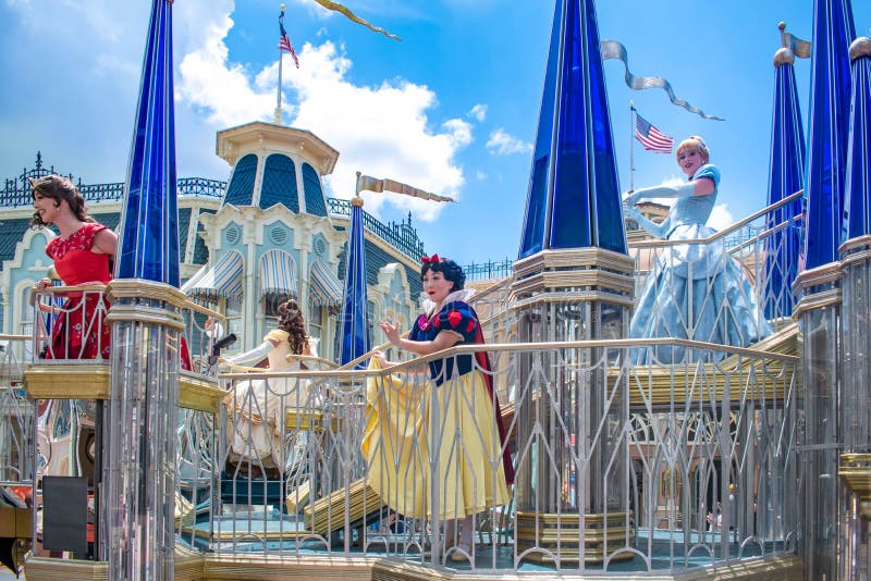 Cinderella on Beautiful Parade Float at Magic Kingdom 462 Editorial ...
