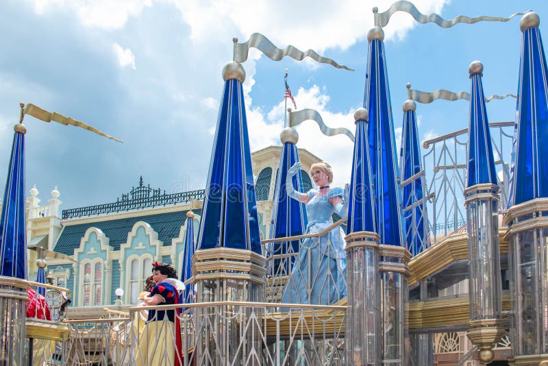 Cinderella on Beautiful Parade Float at Magic Kingdom 464 Editorial ...