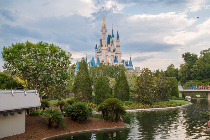 Cinderella Castle in the Magic Kingdom Amusemenet Park in Orlando ...