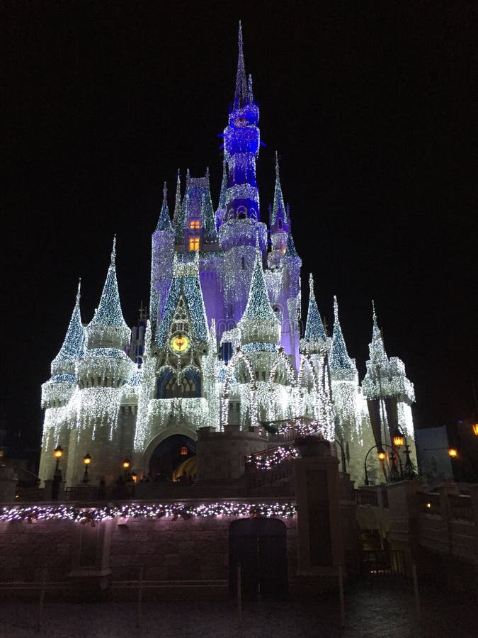 Cinderella S Castle, Christmas 2015 Editorial Image - Image of walt ...