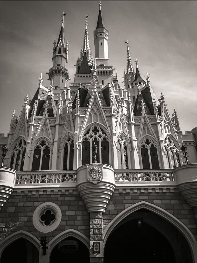 Cinderella S Castle Magic Kingdom at the Universal Studios in Orlando ...