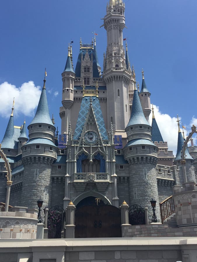 Disney Castle editorial stock photo. Image of castle - 143972368
