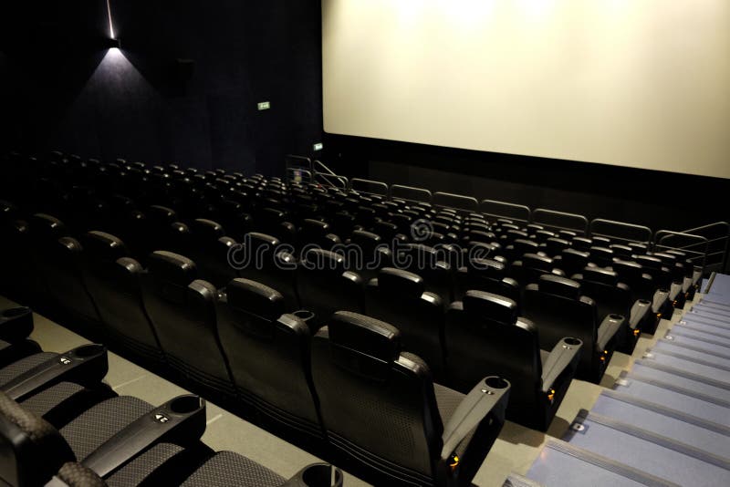 Cinema Vazio Do Filme Com Raws De Assentos Azuis Imagem de Stock - Imagem de entretenimento ...
