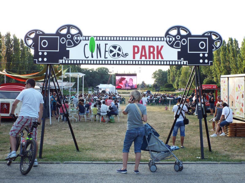 Cinepark All'aperto Di Herastrau Fotografia Editoriale - Immagine di ...