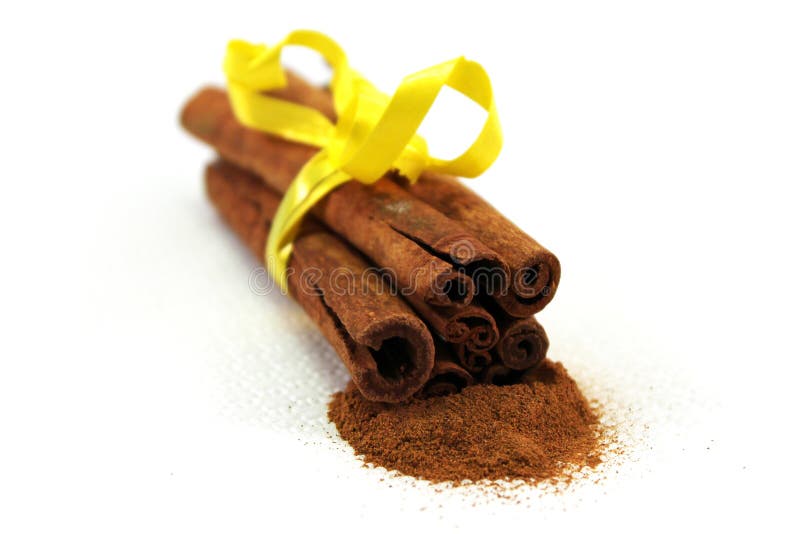 Cinnamon pieces and powder stock image. Image of group - 35038969