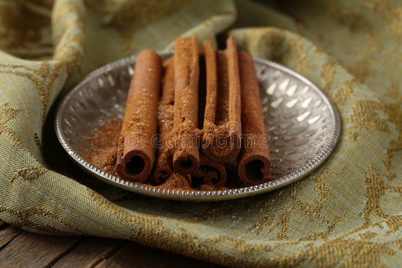 Cinnamon sticks and powder stock image. Image of brown - 28374893